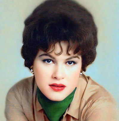 Patsy Cline - A Poor Man's Roses (Or a Rich Man's Gold) - OldiesSong